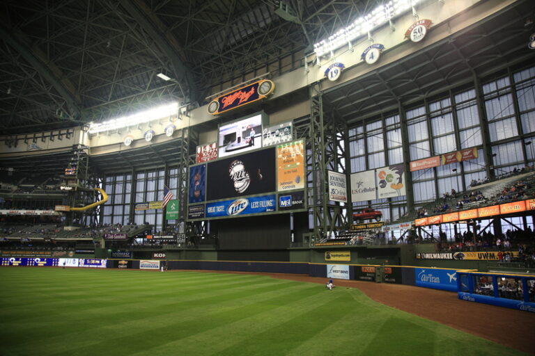 Brewers' Offense Erupts in 16-2 Rout of Giants, Turang Ends Slump ...